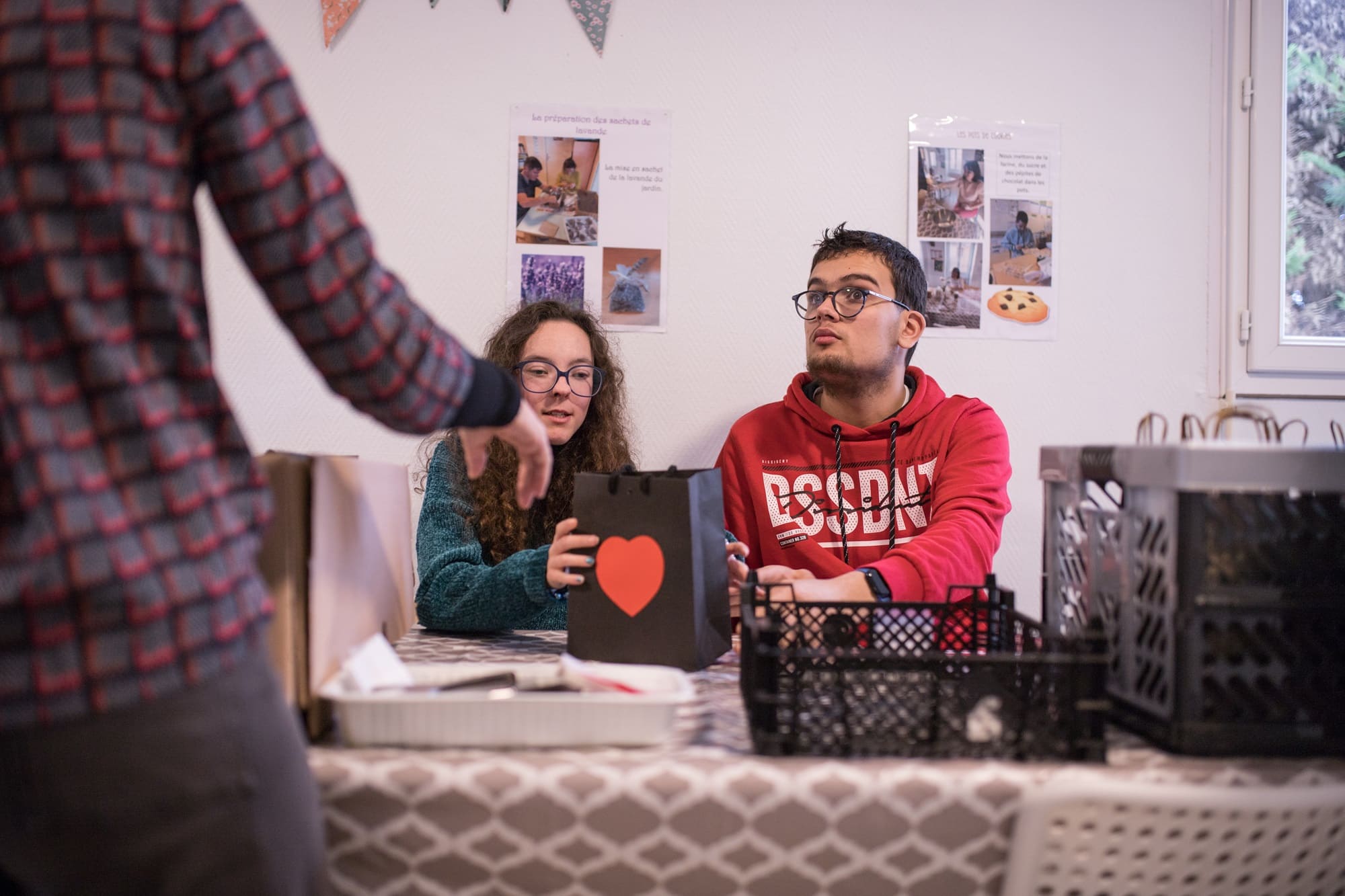 Une journée à la Maison des jeunes du Cenro - Site officiel de la ville ...