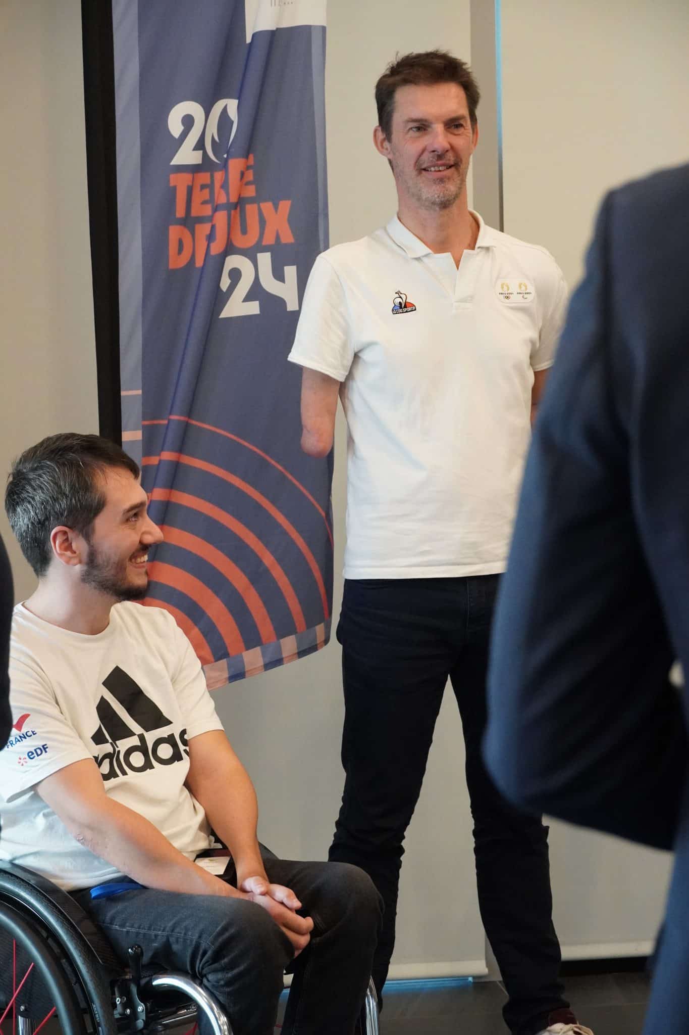 Signature de la convention entre la ville et la Team 303 - Site ...